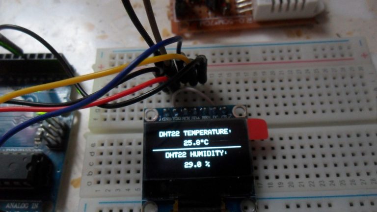 Arduino with SSD1306 OLED and DHT11/DHT22 sensor